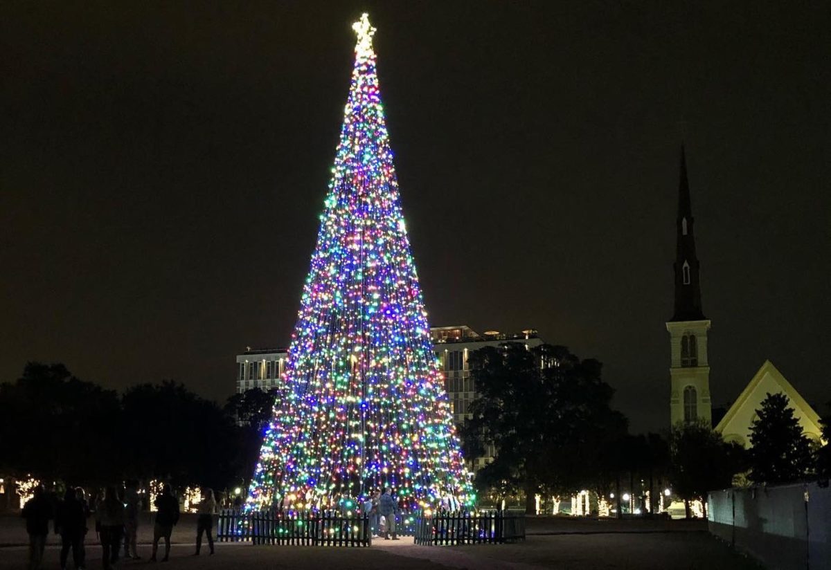Christmas in Charleston: A Guide to Lowcountry Holiday Traditions, Old ...